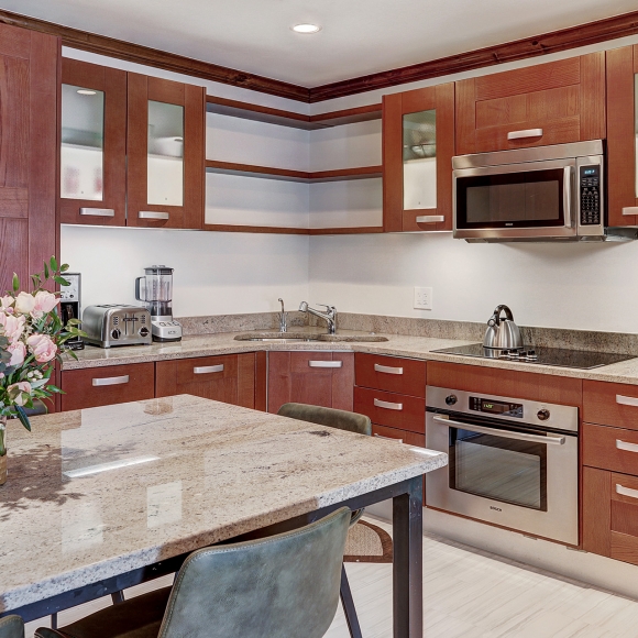 Revel Lounge | The Hythe Vail