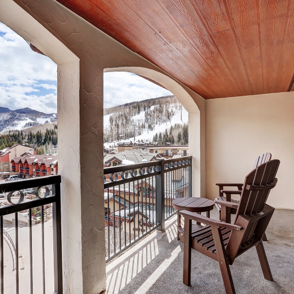 Revel Lounge | The Hythe Vail